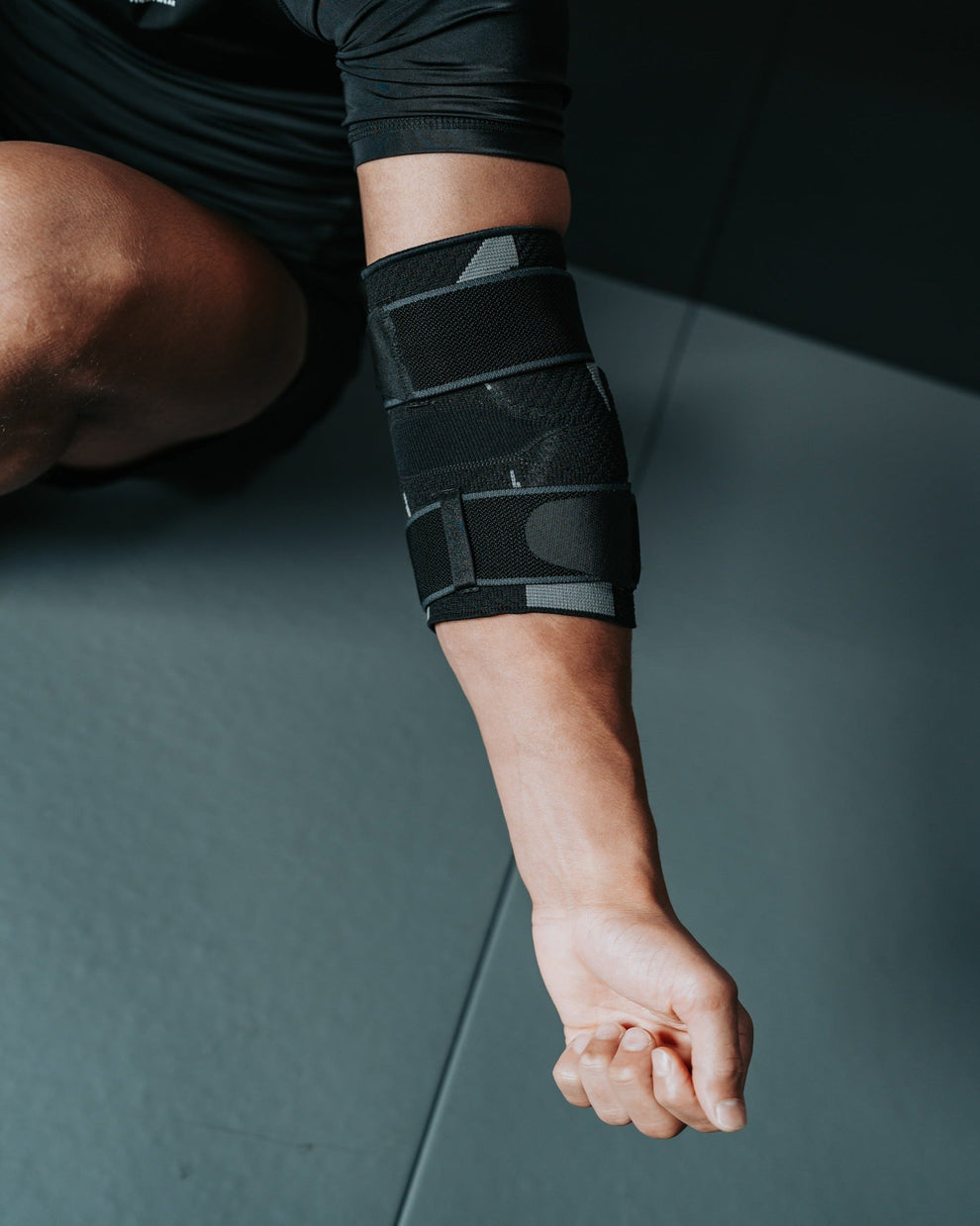 Professional Elbow Brace With Compression For MMA Practitioners ...